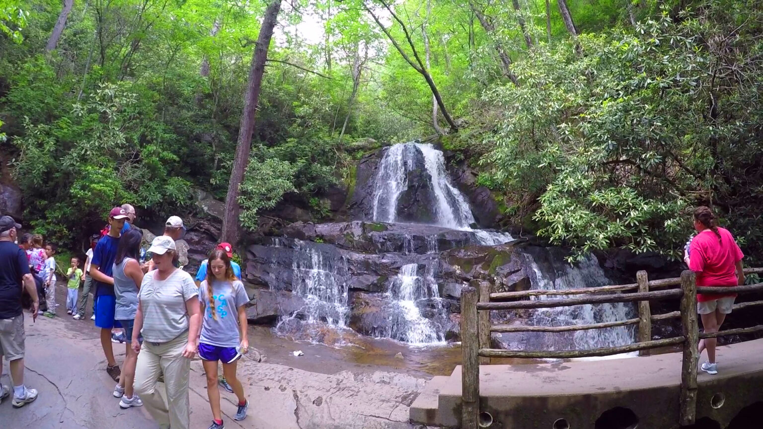 The Official Visitor's Guide - Pigeon Forge Chamber of Commerce