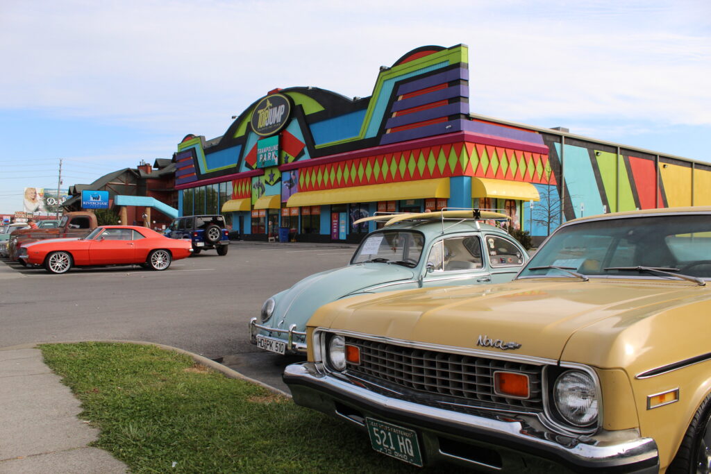 The Official Visitor's Guide - Pigeon Forge Chamber of Commerce