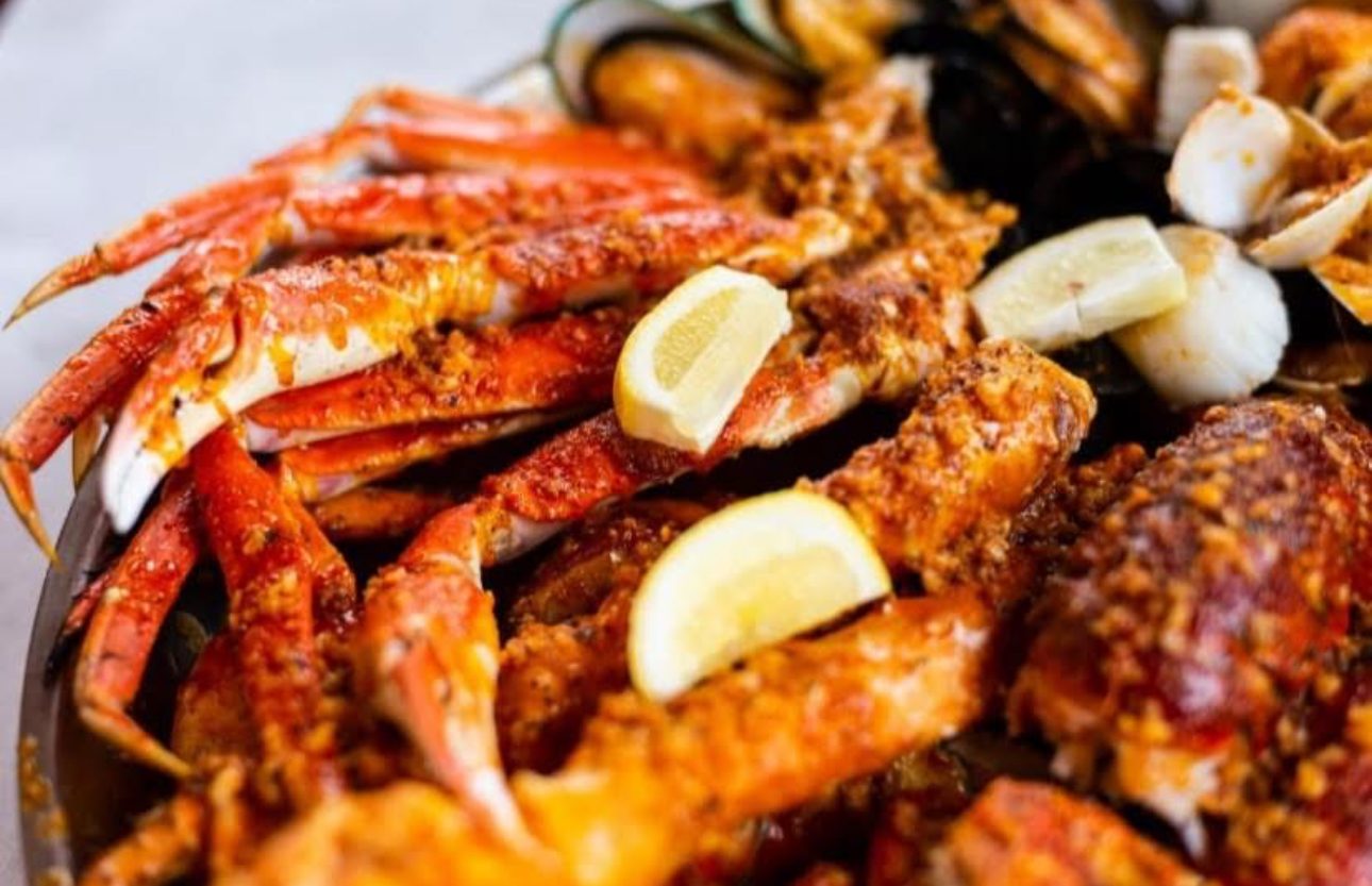 STORMING CRAB – Pigeon Forge Chamber of Commerce